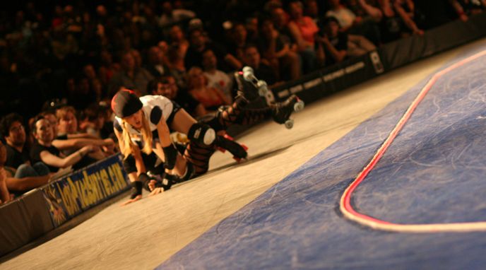 Hot girls on roller skates beating the hell out of each other | Seattle ...