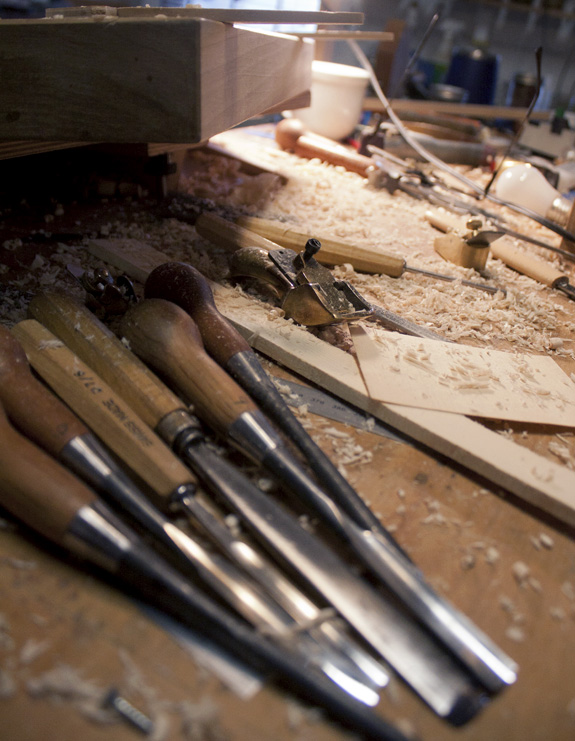 "Violinisto" is Doug Yule's violin-making studio. Watch how he creates ...