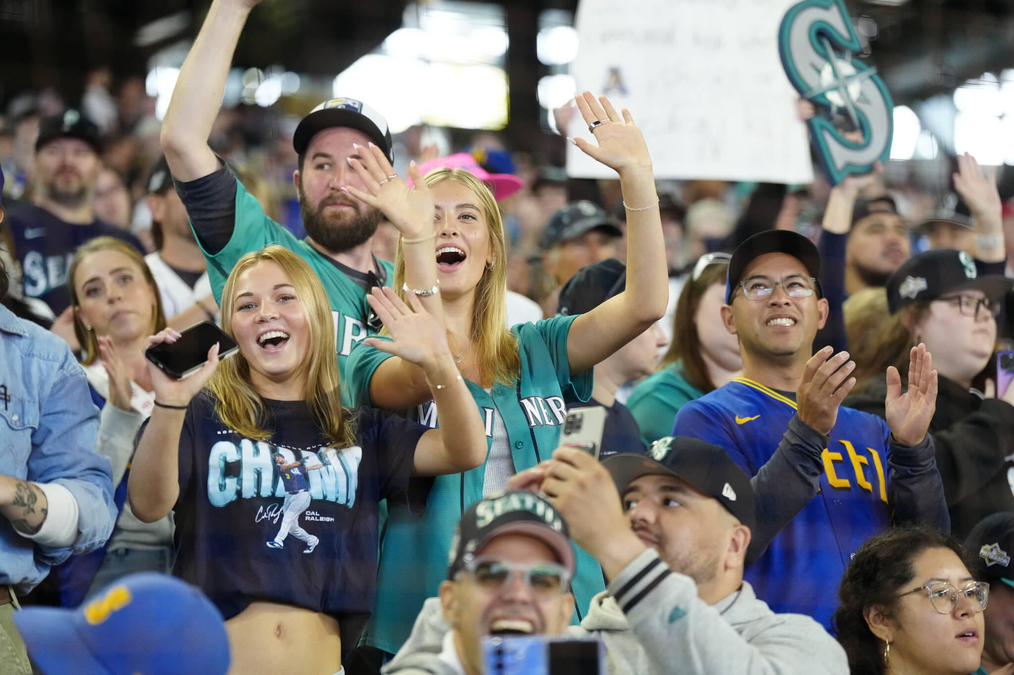Seattle Mariners host public scrimmage ahead of postseason | Seattle Weekly
