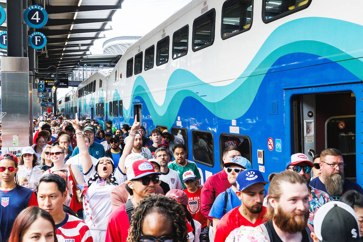 Light rail draws record crowds for America’s World Cup match | Seattle ...